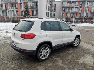 White Volkswagen Tiguan 2012 in Klaipeda, with an engine capacity of 2.00 L and mileage of 300 thousand km for 4999 €, photo 4 on AUTOMOTO.COM.LV