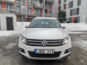 White Volkswagen Tiguan 2012 in Klaipeda, with an engine capacity of 2.00 L and mileage of 300 thousand km for 4999 €, photo 5 on AUTOMOTO.COM.LV