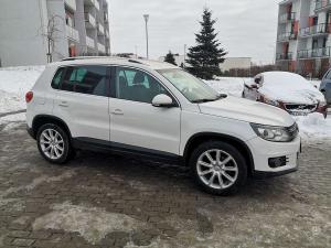 White Volkswagen Tiguan 2012 in Klaipeda, with an engine capacity of 2.00 L and mileage of 300 thousand km for 4999 €, photo 9 on AUTOMOTO.COM.LV