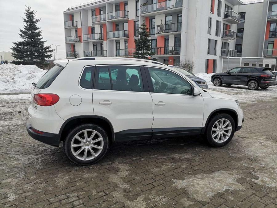 White Volkswagen Tiguan 2012 in Klaipeda, with an engine capacity of 2.00 L and mileage of 300 thousand km for 4999 €, photo 10 on AUTOMOTO.COM.LV
