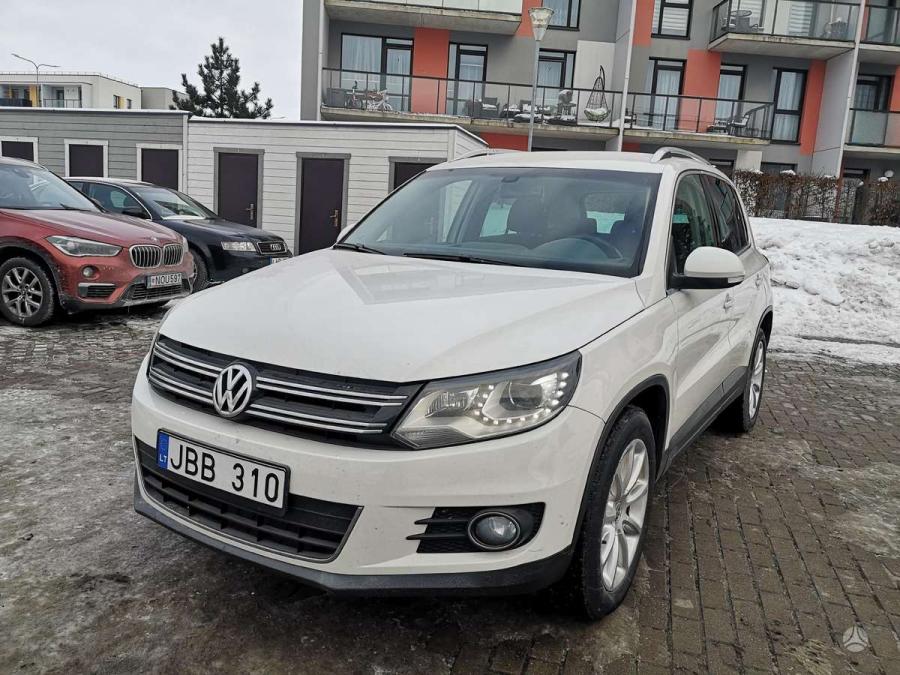 White Volkswagen Tiguan 2012 in Klaipeda, with an engine capacity of 2.00 L and mileage of 300 thousand km for 4999 €, photo 11 on AUTOMOTO.COM.LV