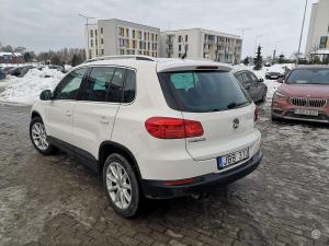 White Volkswagen Tiguan 2012 in Klaipeda, with an engine capacity of 2.00 L and mileage of 300 thousand km for 4999 €, photo 12 on AUTOMOTO.COM.LV