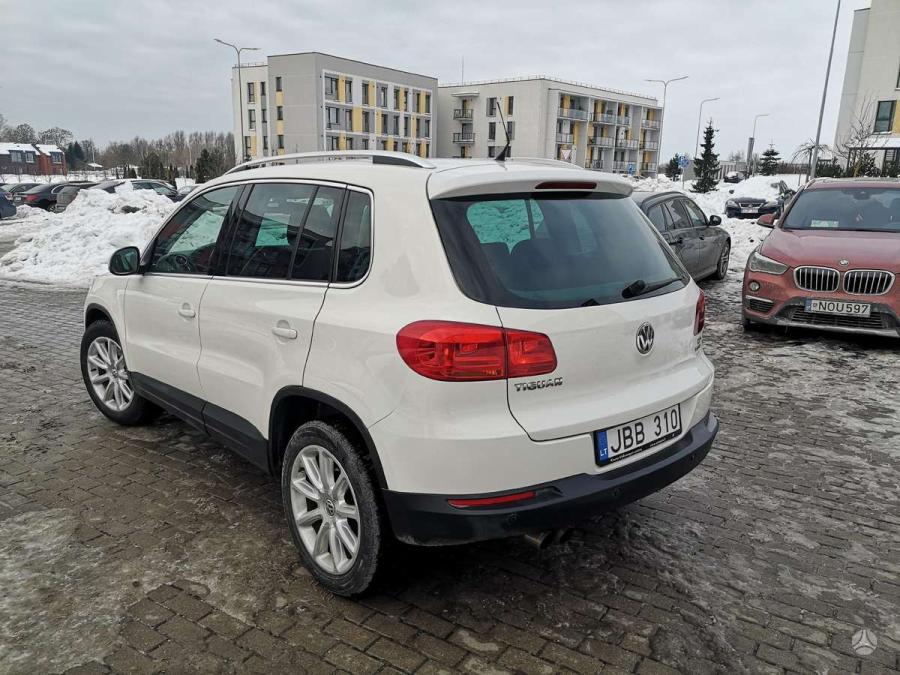 White Volkswagen Tiguan 2012 in Klaipeda, with an engine capacity of 2.00 L and mileage of 300 thousand km for 4999 €, photo 12 on AUTOMOTO.COM.LV