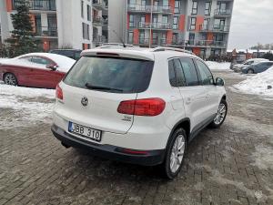 White Volkswagen Tiguan 2012 in Klaipeda, with an engine capacity of 2.00 L and mileage of 300 thousand km for 4999 €, photo 13 on AUTOMOTO.COM.LV