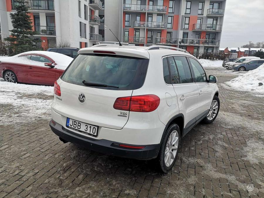 White Volkswagen Tiguan 2012 in Klaipeda, with an engine capacity of 2.00 L and mileage of 300 thousand km for 4999 €, photo 13 on AUTOMOTO.COM.LV