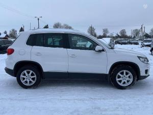 White Volkswagen Tiguan 2012 in Kedainiai, with an engine capacity of 1.40 L and mileage of 276 thousand km for 7450 €, photo 5 on AUTOMOTO.COM.LV
