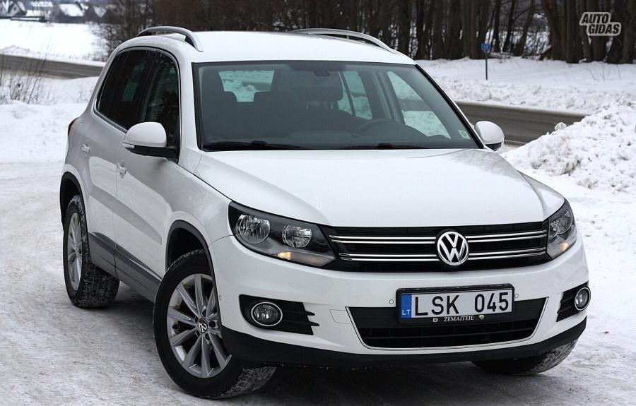 White Volkswagen Tiguan 2012 in Petrikaiciai, with an engine capacity of 2.00 L and mileage of 216 thousand km for 8499 €, photo 1 on AUTOMOTO.COM.LV