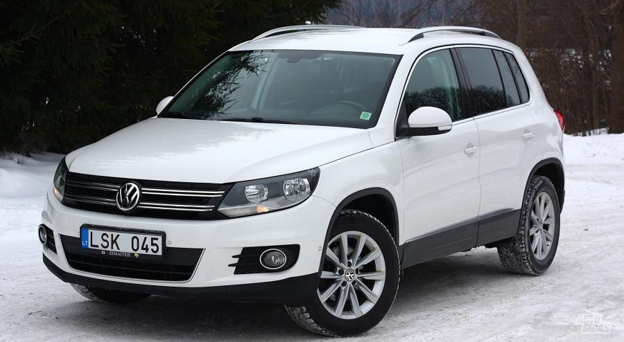 White Volkswagen Tiguan 2012 in Petrikaiciai, with an engine capacity of 2.00 L and mileage of 216 thousand km for 8499 €, photo 4 on AUTOMOTO.COM.LV