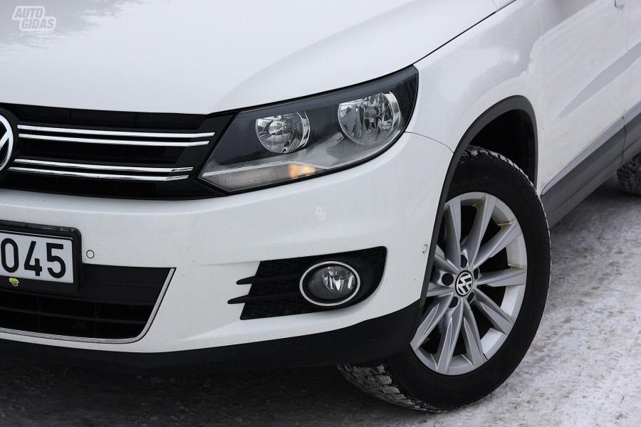 White Volkswagen Tiguan 2012 in Petrikaiciai, with an engine capacity of 2.00 L and mileage of 216 thousand km for 8499 €, photo 6 on AUTOMOTO.COM.LV
