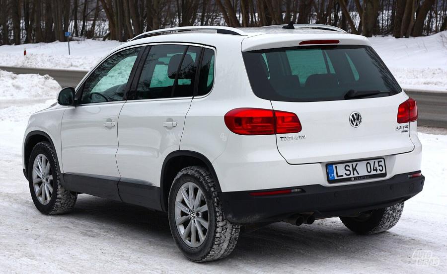 White Volkswagen Tiguan 2012 in Petrikaiciai, with an engine capacity of 2.00 L and mileage of 216 thousand km for 8499 €, photo 8 on AUTOMOTO.COM.LV