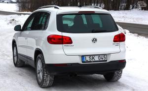 White Volkswagen Tiguan 2012 in Petrikaiciai, with an engine capacity of 2.00 L and mileage of 216 thousand km for 8499 €, photo 9 on AUTOMOTO.COM.LV