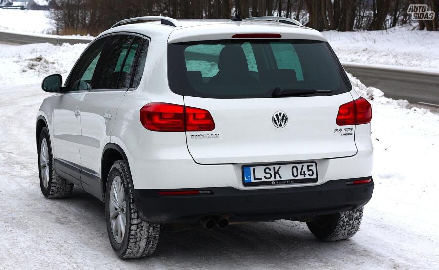 White Volkswagen Tiguan 2012 in Petrikaiciai, with an engine capacity of 2.00 L and mileage of 216 thousand km for 8499 €, photo 9 on AUTOMOTO.COM.LV