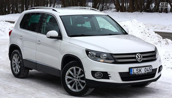 White Volkswagen Tiguan 2012 in Petrikaiciai, with an engine capacity of 2.00 L and mileage of 216 thousand km for 8499 €, photo 2 on AUTOMOTO.COM.LV