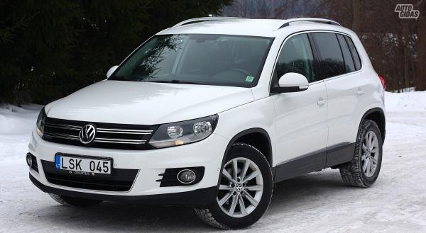 White Volkswagen Tiguan 2012 in Petrikaiciai, with an engine capacity of 2.00 L and mileage of 216 thousand km for 8499 €, photo 4 on AUTOMOTO.COM.LV
