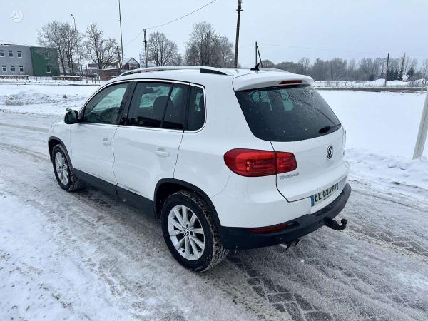 White Volkswagen Tiguan 2012 in Taurage, with an engine capacity of 1.97 L and mileage of 264 thousand km for 8200 €, photo 6 on AUTOMOTO.COM.LV