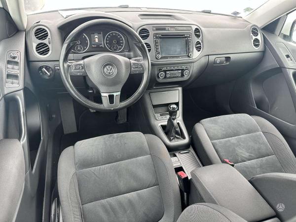 White Volkswagen Tiguan 2012 in Taurage, with an engine capacity of 1.97 L and mileage of 264 thousand km for 8200 €, photo 8 on AUTOMOTO.COM.LV