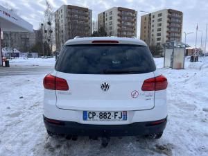 White Volkswagen Tiguan 2012 in Kaunas, with an engine capacity of 2.00 L and mileage of 320 thousand km for 7350 €, photo 6 on AUTOMOTO.COM.LV