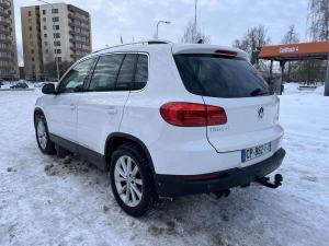 White Volkswagen Tiguan 2012 in Kaunas, with an engine capacity of 2.00 L and mileage of 320 thousand km for 7350 €, photo 7 on AUTOMOTO.COM.LV
