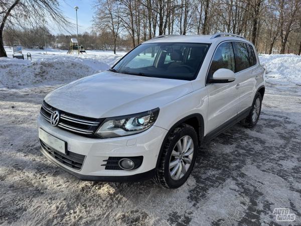 White Volkswagen Tiguan 2012 in Taurage, with an engine capacity of 2.00 L and mileage of 274 thousand km for 8700 €, photo 1 on AUTOMOTO.COM.LV