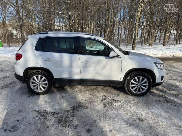 Balts Volkswagen Tiguan 2012 Tauragė, ar dzinēja tilpumu 2.00 L un nobraukumu 274 tūkst. km par 8700 €, foto 4 vietnē AUTOMOTO.COM.LV