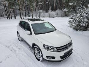 White Volkswagen Tiguan 2012 in Ukmerge, with an engine capacity of 1.97 L and mileage of 369 thousand km for 6200 €, photo  on AUTOMOTO.COM.LV