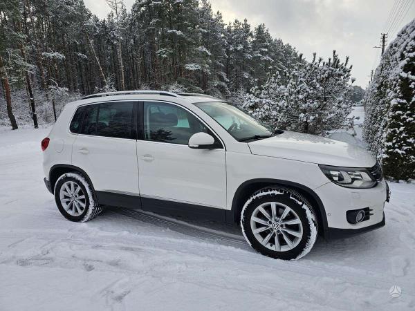 White Volkswagen Tiguan 2012 in Ukmerge, with an engine capacity of 1.97 L and mileage of 369 thousand km for 6200 €, photo 3 on AUTOMOTO.COM.LV