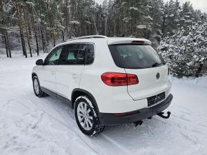 White Volkswagen Tiguan 2012 in Ukmerge, with an engine capacity of 1.97 L and mileage of 369 thousand km for 6200 €, photo 6 on AUTOMOTO.COM.LV