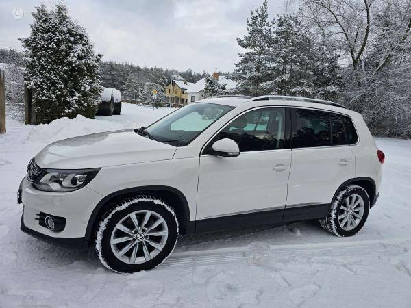 White Volkswagen Tiguan 2012 in Ukmerge, with an engine capacity of 1.97 L and mileage of 369 thousand km for 6200 €, photo 8 on AUTOMOTO.COM.LV