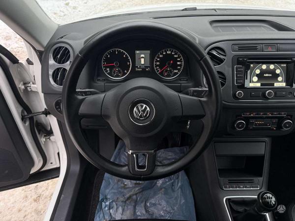 White Volkswagen Tiguan 2012 in Taurage, with an engine capacity of 1.97 L and mileage of 226 thousand km for 7400 €, photo 11 on AUTOMOTO.COM.LV