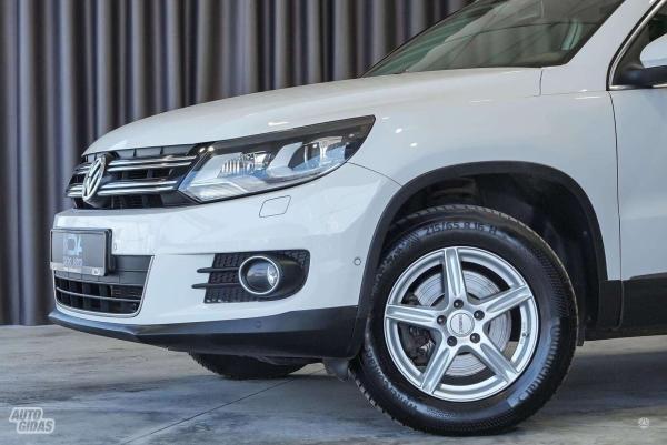 White Volkswagen Tiguan 2012 in Marijampole, with an engine capacity of 2.00 L and mileage of 256 thousand km for 9950 €, photo 6 on AUTOMOTO.COM.LV