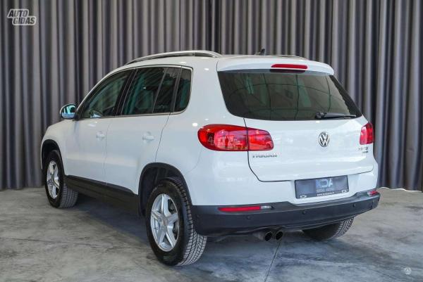 White Volkswagen Tiguan 2012 in Marijampole, with an engine capacity of 2.00 L and mileage of 256 thousand km for 9950 €, photo 8 on AUTOMOTO.COM.LV