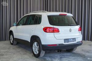 White Volkswagen Tiguan 2012 in Marijampole, with an engine capacity of 2.00 L and mileage of 256 thousand km for 9950 €, photo 9 on AUTOMOTO.COM.LV