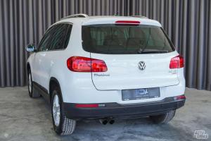 White Volkswagen Tiguan 2012 in Marijampole, with an engine capacity of 2.00 L and mileage of 256 thousand km for 9950 €, photo 10 on AUTOMOTO.COM.LV