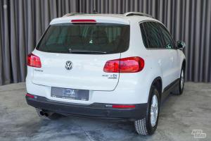 White Volkswagen Tiguan 2012 in Marijampole, with an engine capacity of 2.00 L and mileage of 256 thousand km for 9950 €, photo 12 on AUTOMOTO.COM.LV