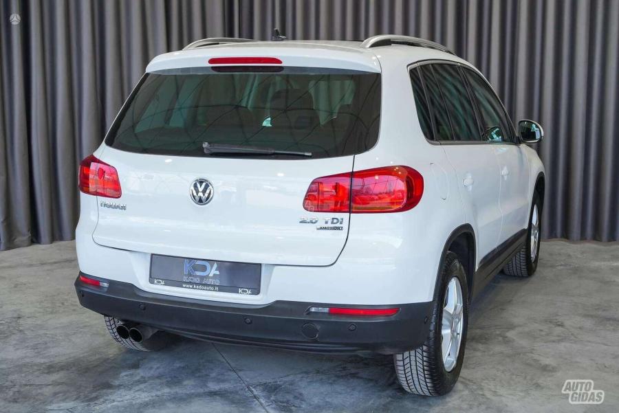 White Volkswagen Tiguan 2012 in Marijampole, with an engine capacity of 2.00 L and mileage of 256 thousand km for 9950 €, photo 12 on AUTOMOTO.COM.LV