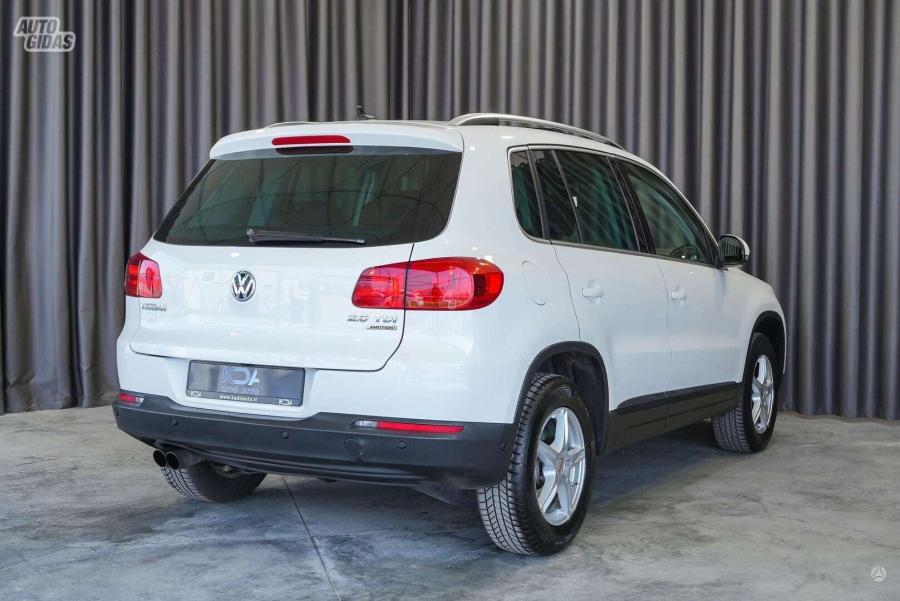 White Volkswagen Tiguan 2012 in Marijampole, with an engine capacity of 2.00 L and mileage of 256 thousand km for 9950 €, photo 13 on AUTOMOTO.COM.LV