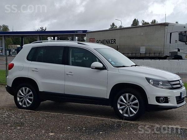 White Volkswagen Tiguan 2012 in Cesis, with an engine capacity of 2.00 L and mileage of 255 thousand km for 8600 €, photo 4 on AUTOMOTO.COM.LV