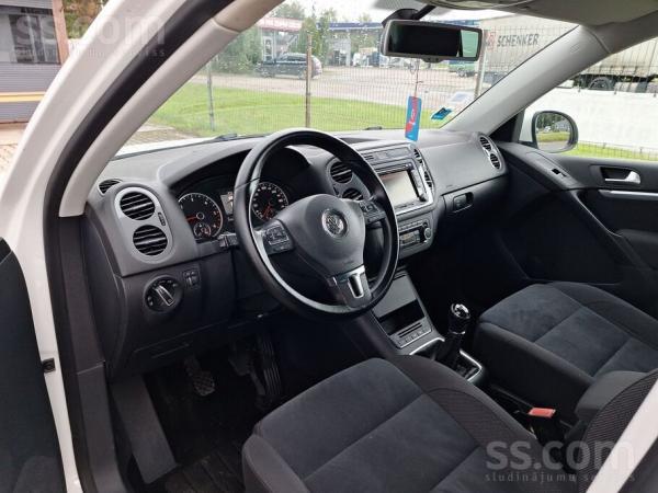 White Volkswagen Tiguan 2012 in Cesis, with an engine capacity of 2.00 L and mileage of 255 thousand km for 8600 €, photo 10 on AUTOMOTO.COM.LV