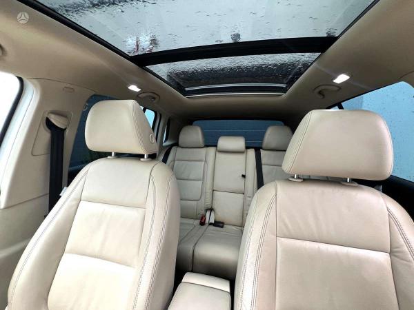 White Volkswagen Tiguan 2012 in Vilnius, with an engine capacity of 1.98 L and mileage of 182 thousand km for 8900 €, photo 6 on AUTOMOTO.COM.LV