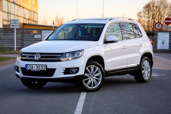 White Volkswagen Tiguan 2012 in Riga, with an engine capacity of 1.40 L and mileage of 265 thousand km for 8800 €, photo 1 on AUTOMOTO.COM.LV