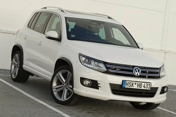 White Volkswagen Tiguan 2012 in Riga, with an engine capacity of 2.00 L and mileage of 207 thousand km for 9900 €, photo 2 on AUTOMOTO.COM.LV