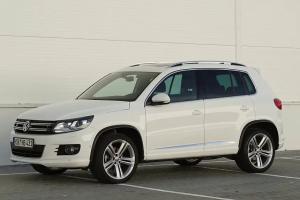 Balts Volkswagen Tiguan 2012 Rīga, ar dzinēja tilpumu 2.00 L un nobraukumu 207 tūkst. km par 9900 €, foto 5 vietnē AUTOMOTO.COM.LV