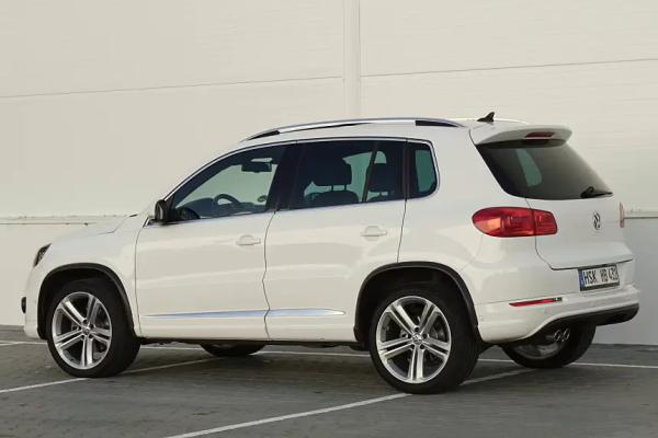 White Volkswagen Tiguan 2012 in Riga, with an engine capacity of 2.00 L and mileage of 207 thousand km for 9900 €, photo 5 on AUTOMOTO.COM.LV