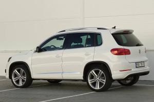 Balts Volkswagen Tiguan 2012 Rīga, ar dzinēja tilpumu 2.00 L un nobraukumu 207 tūkst. km par 9900 €, foto 6 vietnē AUTOMOTO.COM.LV