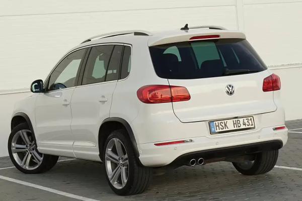 White Volkswagen Tiguan 2012 in Riga, with an engine capacity of 2.00 L and mileage of 207 thousand km for 9900 €, photo 6 on AUTOMOTO.COM.LV
