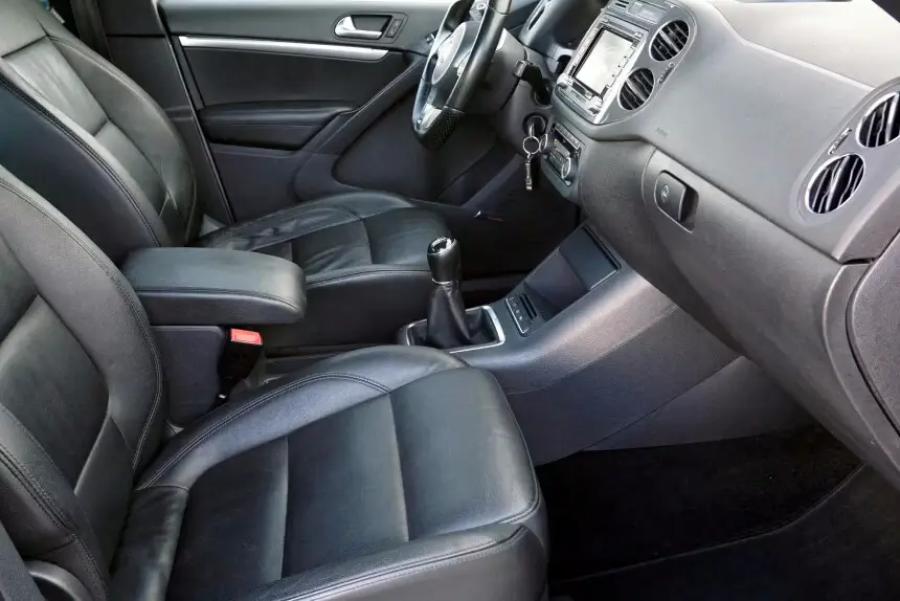 Balts Volkswagen Tiguan 2012 Rīga, ar dzinēja tilpumu 2.00 L un nobraukumu 207 tūkst. km par 9900 €, foto 11 vietnē AUTOMOTO.COM.LV