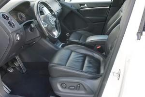 Balts Volkswagen Tiguan 2012 Rīga, ar dzinēja tilpumu 2.00 L un nobraukumu 207 tūkst. km par 9900 €, foto 13 vietnē AUTOMOTO.COM.LV