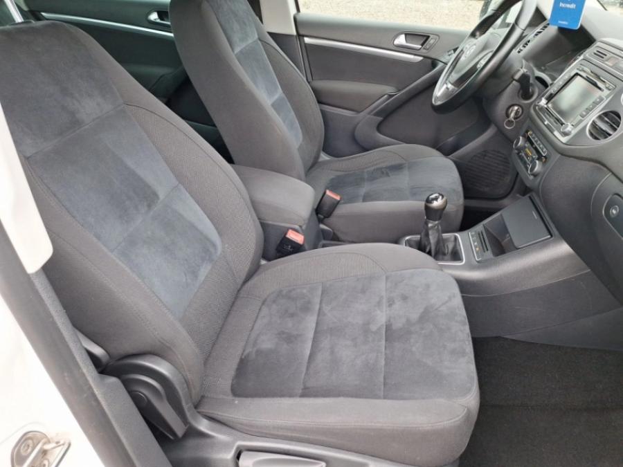 Balts Volkswagen Tiguan 2012 Rīga, ar dzinēja tilpumu 2.00 L un nobraukumu 255 tūkst. km par 8500 €, foto 18 vietnē AUTOMOTO.COM.LV