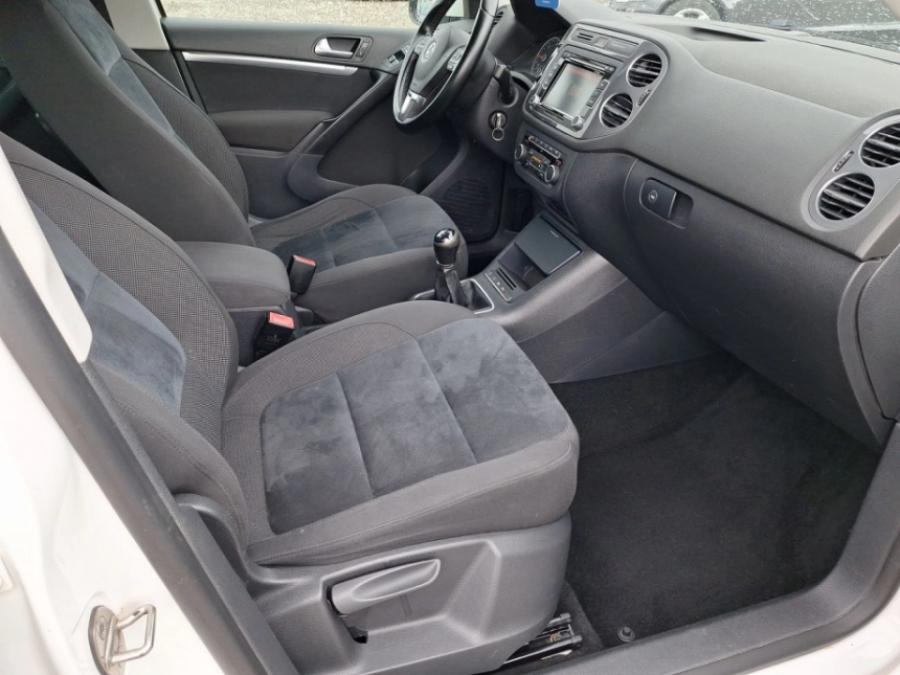 Balts Volkswagen Tiguan 2012 Rīga, ar dzinēja tilpumu 2.00 L un nobraukumu 255 tūkst. km par 8500 €, foto 22 vietnē AUTOMOTO.COM.LV