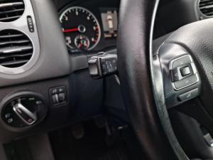 Balts Volkswagen Tiguan 2012 Rīga, ar dzinēja tilpumu 2.00 L un nobraukumu 255 tūkst. km par 8500 €, foto 40 vietnē AUTOMOTO.COM.LV
